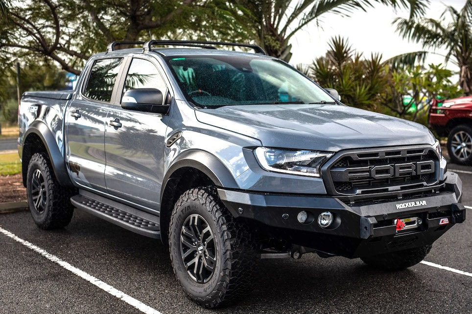 MCC 4x4 Ford Raptor- MCC078-01SQ Rocker Bar Low Loop with Square LED l ...